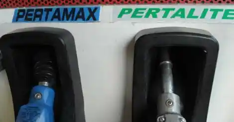 Efek Mencampur Pertalite dan Pertamax Ketika Mengisi Bensin Motor