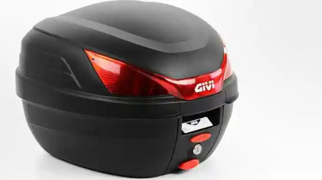 Pasang Box Motor di Musim Hujan, Apa Manfaatnya?