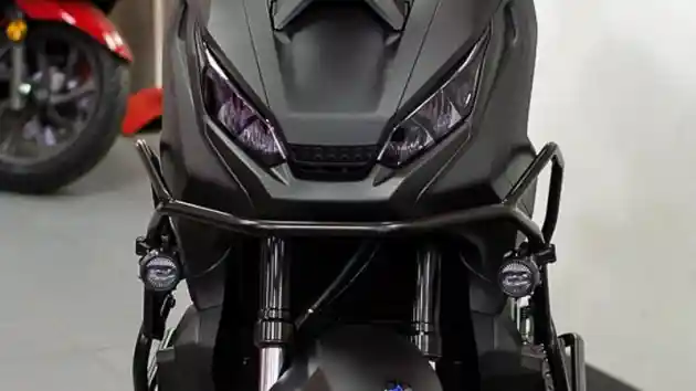 Balutan Warna Hitam Jadikan Honda X-ADV Kian Agresif, Terinspirasi?