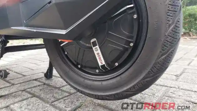 First Ride: Polytron EVO Electric, Motor Listrik yang Ada Radionya