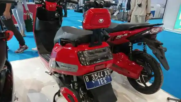 Selis E-Max Long Range Mejeng di PEVS 2023, Jarak Tempuh 230 Km!