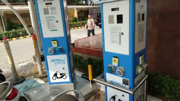 Tren Motor Listrik Kian Tumbuh, Ketersediaan SPKLU Terus Ditambah