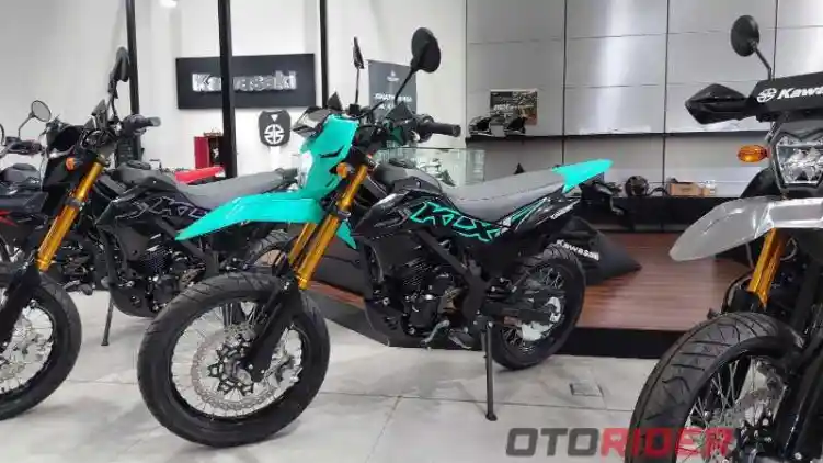 Harga Supermoto Terbaru Kawasaki: D-Tracker, KLX230SM, dan KLX150SM (April 2023)