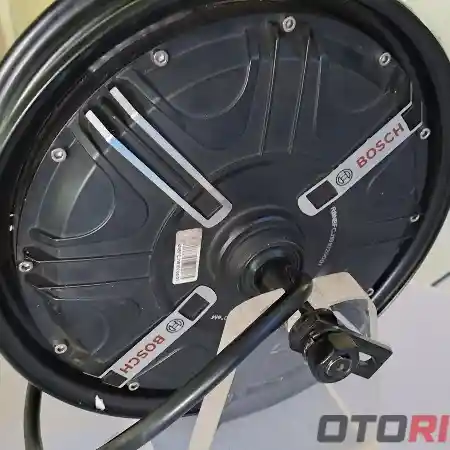 Amankah Motor Listrik Sering Menghantam Lubang?