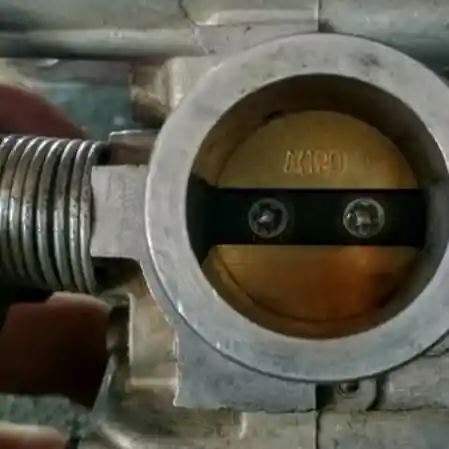 Fungsi Gas Spontan pada Motor dan Perbedaannya dari yang Biasa