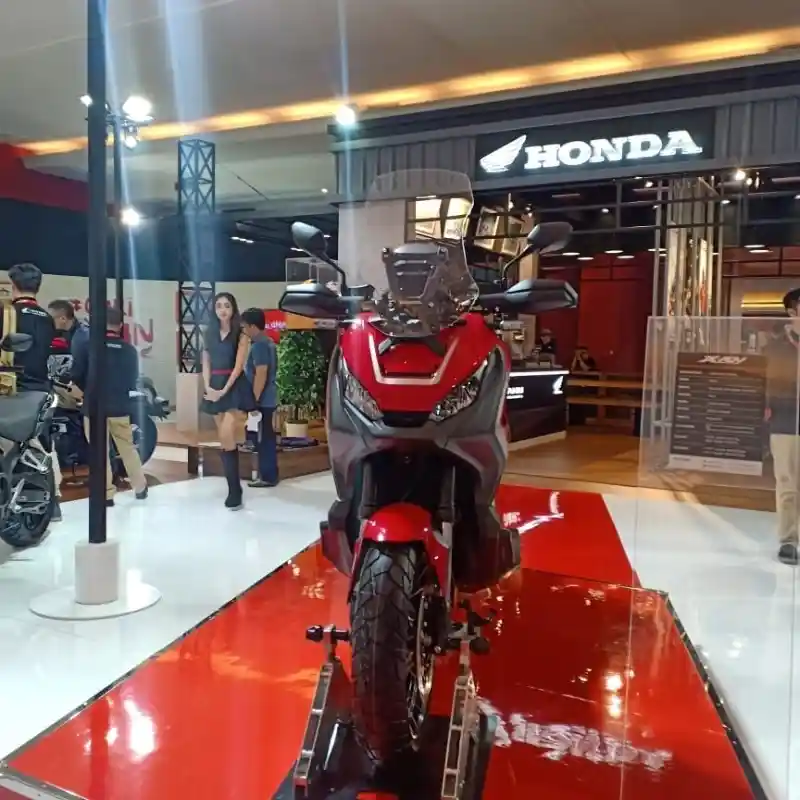 Membandingkan Harga Honda X-ADV Vs Mobil Sejuta Umat