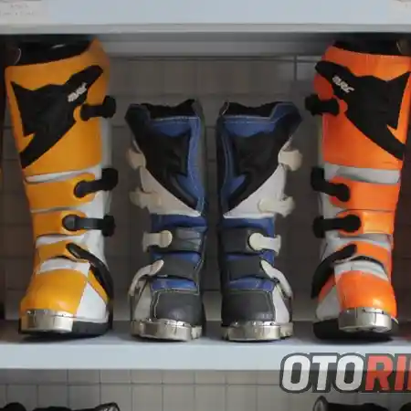 Catat! Ini 5 Riding Gear yang Tepat Saat Berkendara Off-Road