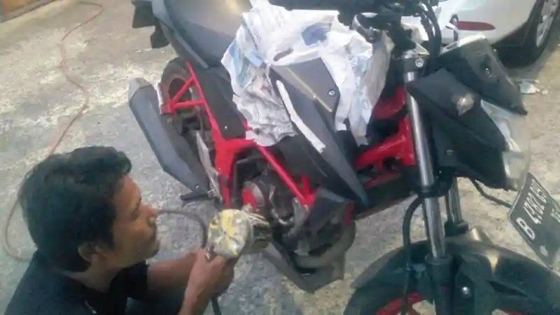 Tips Cara Mengecat Motor Sendiri Dirumah