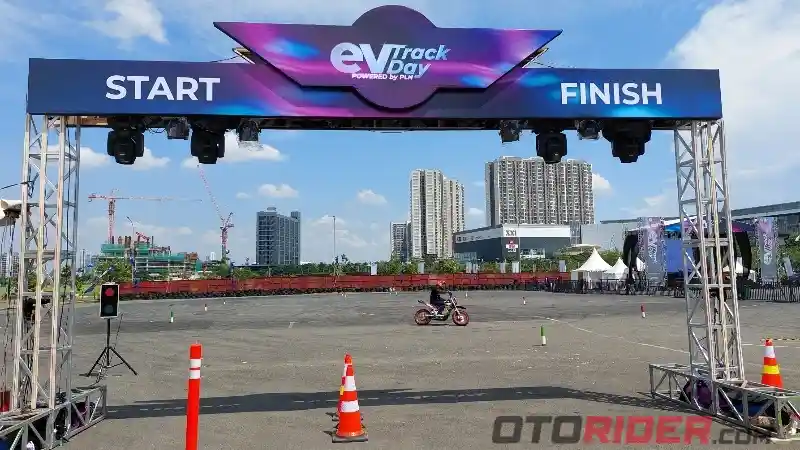 Tawarkan Sensasi Berkendara Kendaraan Listrik, PLN Gelar EV Track Day
