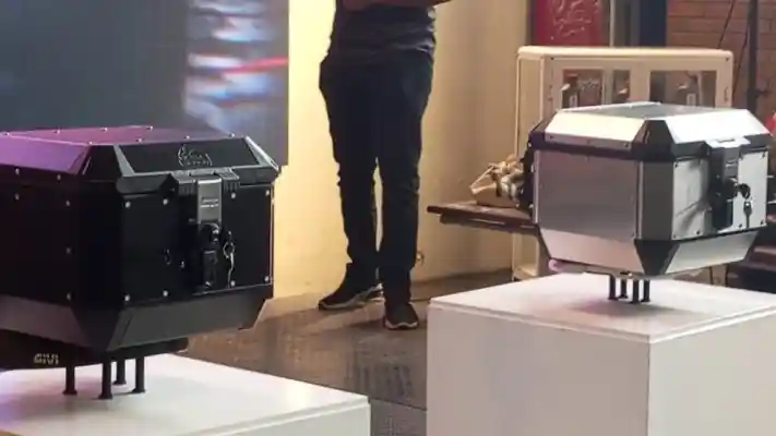 Top Case Aluminium Monokey Pertama GIVI Asia, Monte Bianco Dirilis