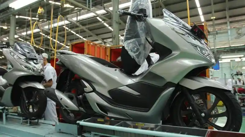 Honda Indonesia Luncurkan All New PCX Warna Sophisticated Matte Silver ...