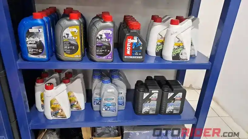 Perbedaan Oli Mesin Semi Synthetic dan Full Synthetic pada Motor