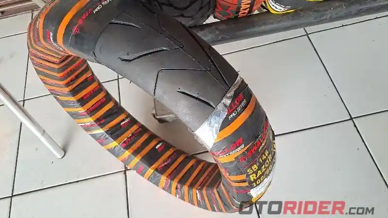 Disebut Cepat Habis, Berapa Lama Usia Pakai Ban Motor Soft Compound?