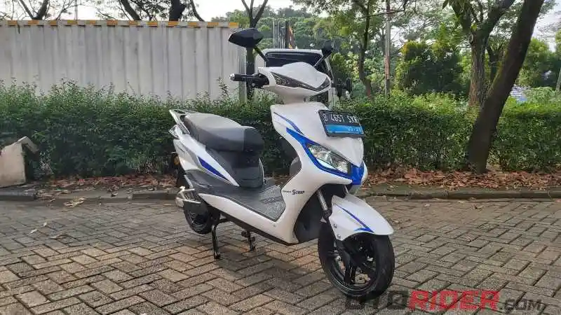 Detail Spesifikasi Motor Listrik Smoot Tempur, Cuma Rp 15 Juta Bisa 70 Km!