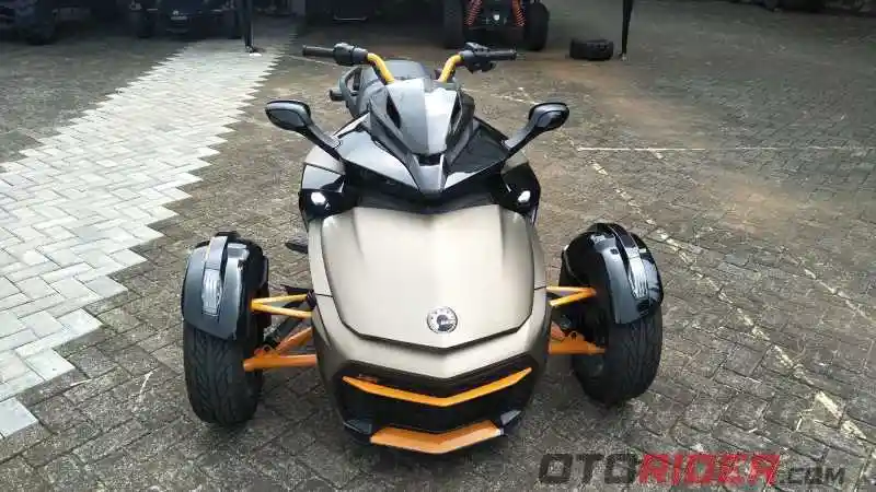 GALERI: Can-Am Spyder, Motor Roda Tiga Bermesin 1.300 cc
