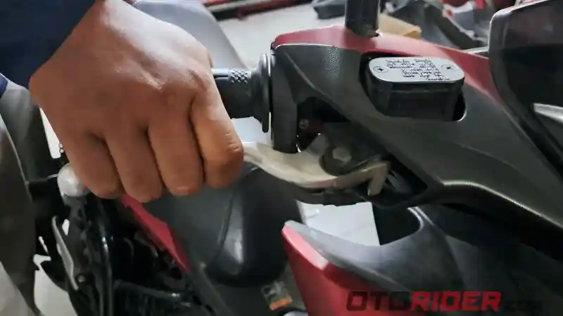 Loncat dari Motor Bisa Dilakukan Saat Rem Blong?