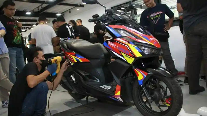 Catat! Begini Perawatan Stiker yang Baik dan Benar pada Motor