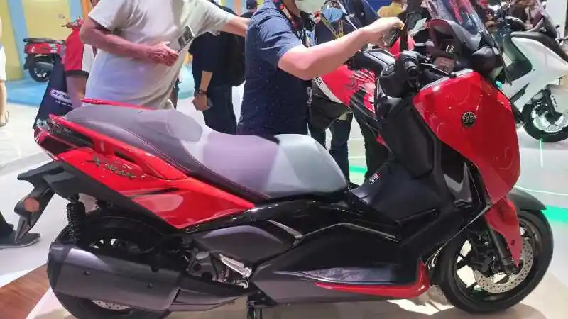 Punya 4 Pilihan Warna, Yamaha XMAX Connected 2022 Dijual Rp 66 Juta