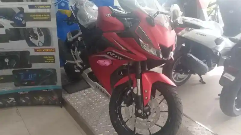 Membandingkan Harga Yamaha R15 Vs Honda CBR150R Vs Suzuki GSX R150