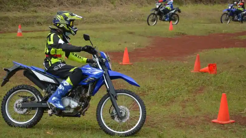 Cara Berbelok yang Benar Ketika Gunakan Motor Trail